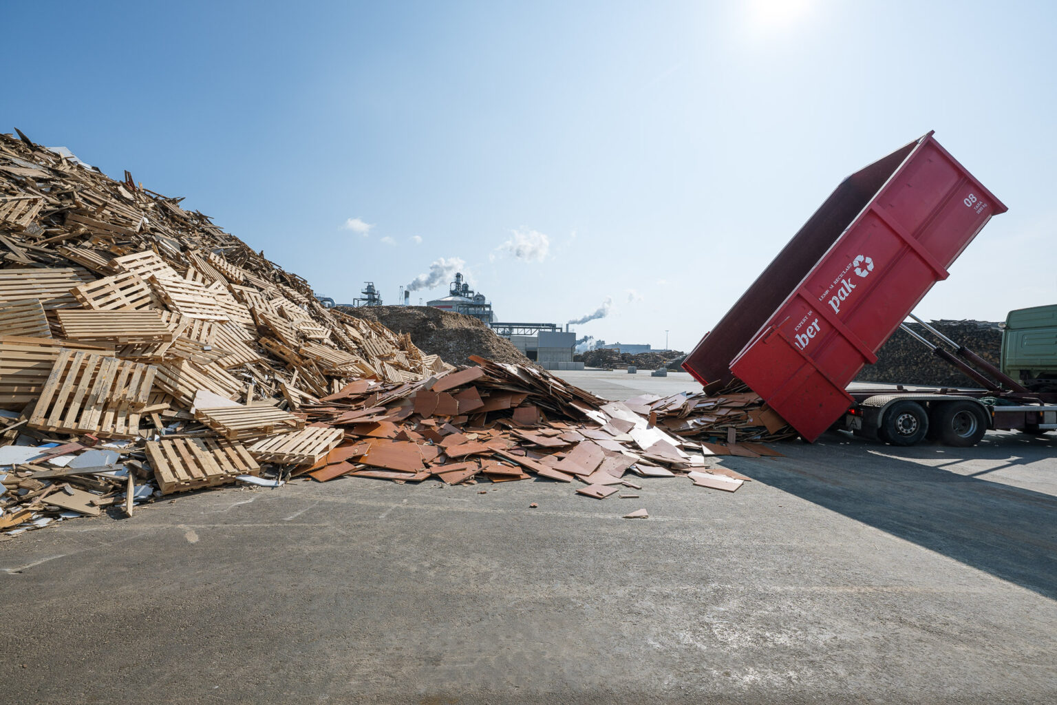 EGGER Romania a atins pragul de 1 milion de tone de lemn reciclat ...